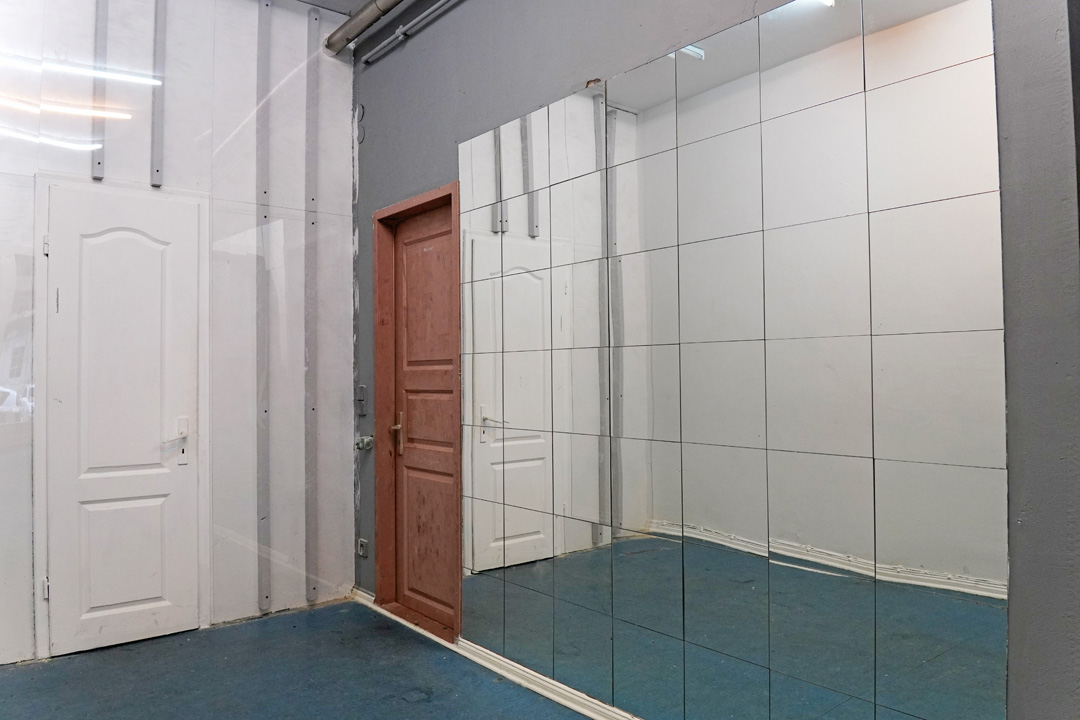 Empty Gallery – Doris Guo